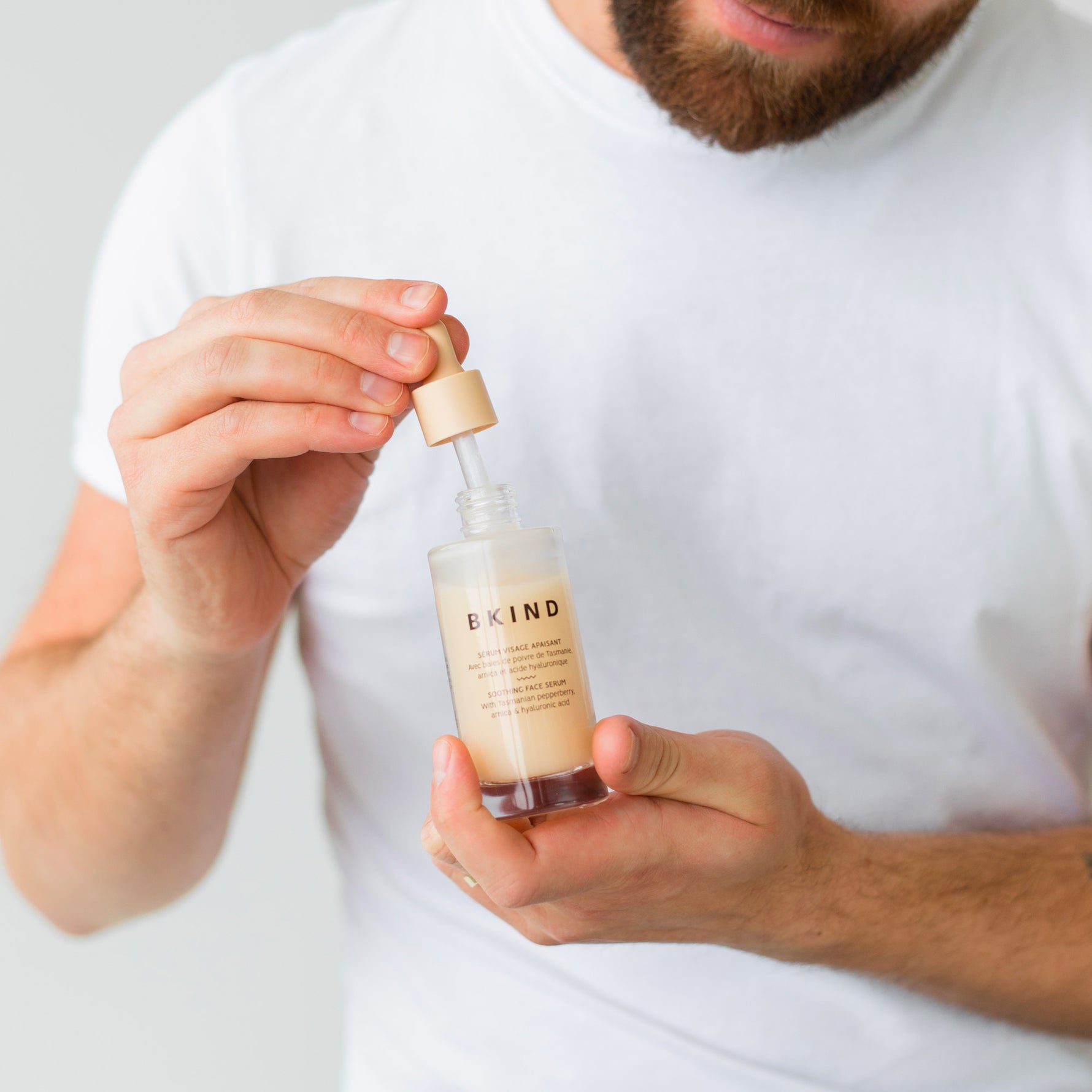 Sérum visage apaisant avec Arnica et acide hyaluronique | BKIND